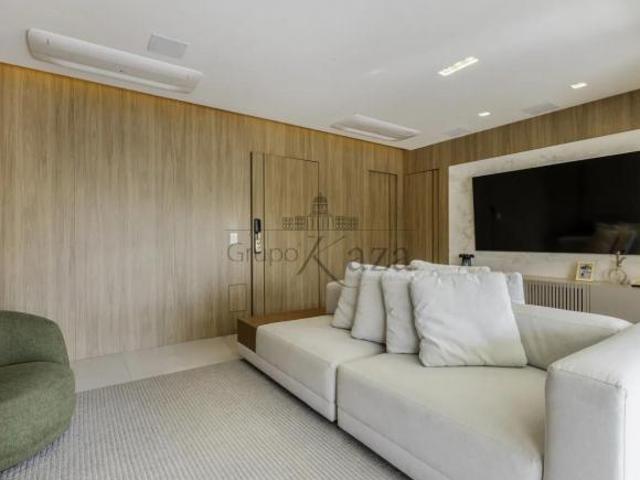 Apartamento Moema 3 Suítes 172m²
