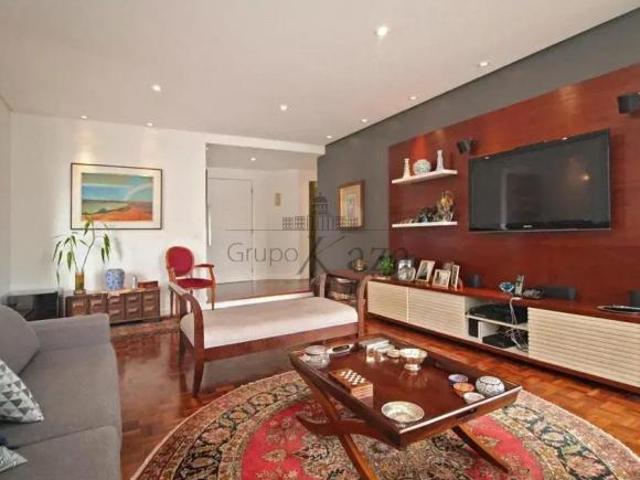 Apartamento Moema 3 Suítes 177m²