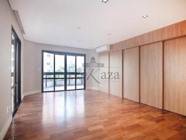 Apartamento Moema 3 Suítes 216m²