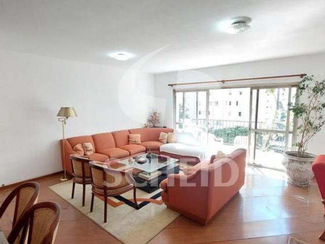 Apartamento Moema com 158m², 4 quartos, 2 suítes, sala 2 ambientes, terraço, cozinha, 2 vagas