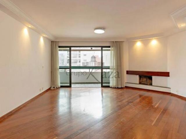 Apartamento Moema Pássaros 4 Dormitórios 147m²