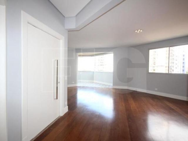 APARTAMENTO MOEMA PÁSSAROS Venda ou Locação 244 m² 3 Vagas + Depósito