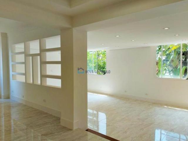 Apartamento Moerma | Venda |210 m²| Reformado| 1 por andar |4 vagas mais deposito