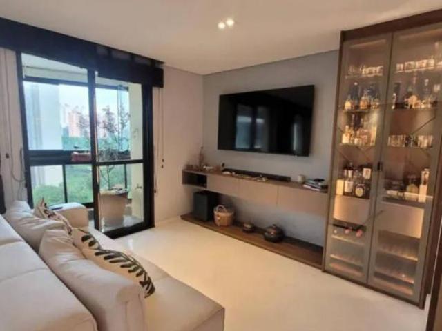 Apartamento Morumbi á venda com 3 quartos sendo 3 suites, 4 vagas, 220m²