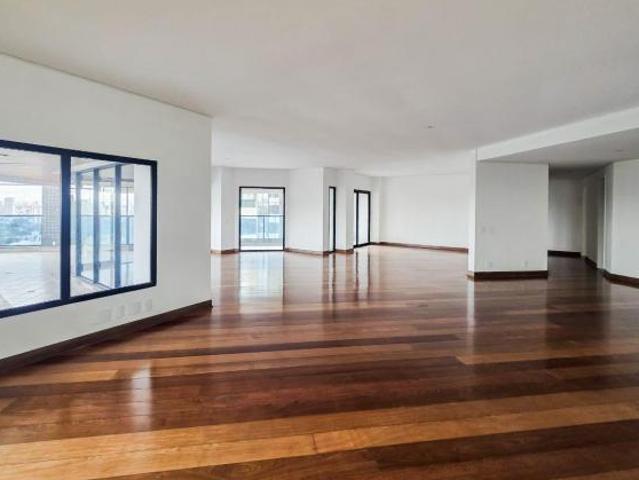 Apartamento Morumbi 4 Suítes / Quartos 5 Vagas Venda / Compra