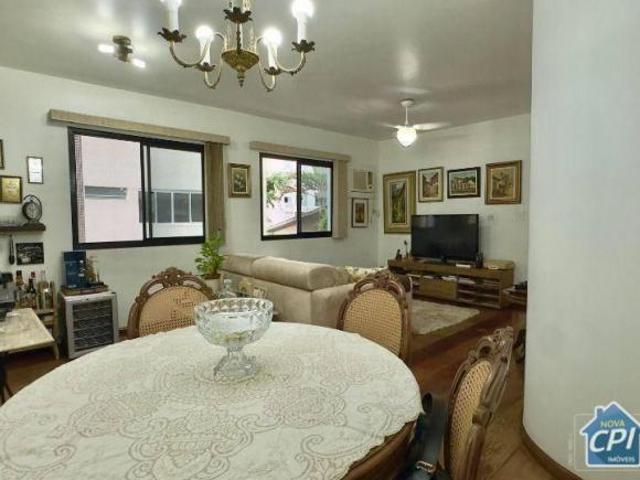 Apartamento muito bem localizado em condomínio frente mar, no bairro Aparecida, em Santos