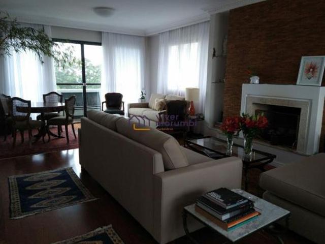 Apartamento muito espaçoso 3 quartos sendo 1 suíte