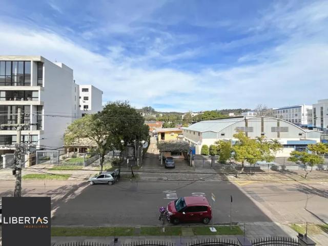 Apartamento na Tristeza com 3 dormitórios, 1 suite, sacada, churrasqueira e 3