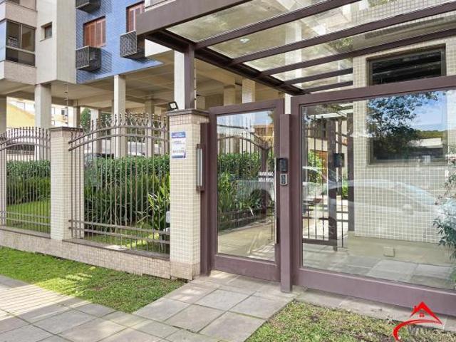 Apartamento na Tristeza com 3 dormitórios, 1 suite, sacada, churrasqueira e 3