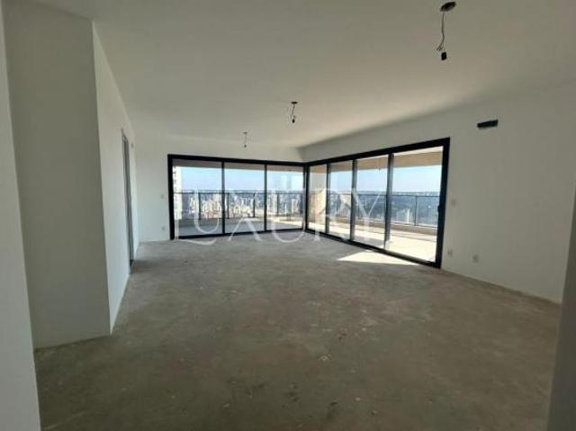 Apartamento na Vila Madalena á venda com 195m² 3 quartos, 2 suítes, 3 vagas Prédio Novo