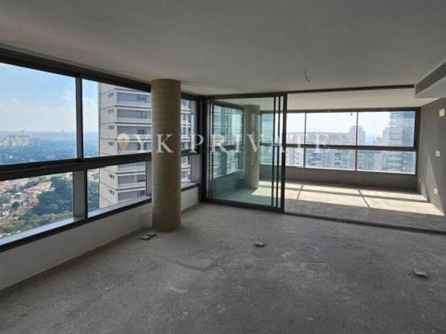 Apartamento na Vila Madalena com 333m² com 4 suítes e 4 vagas à venda