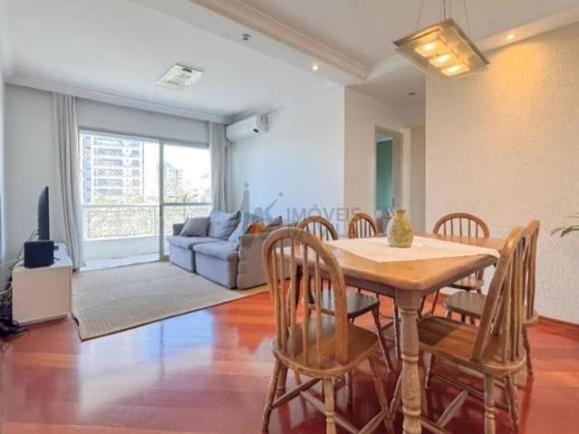 Apartamento na Vila Mariana, reformado, próximo ao metrô