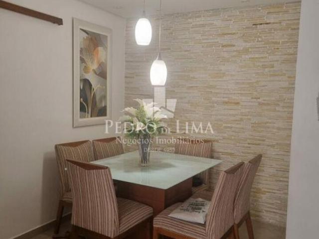 Apartamento na Vila Matilde com 2 quartos, sala com sacada e uma vaga de garagem
