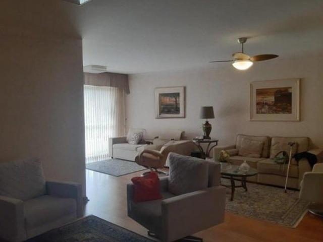Apartamento na Vila Nova Conceição de 3 Quartos com 2 Vagas 156m² à Venda
