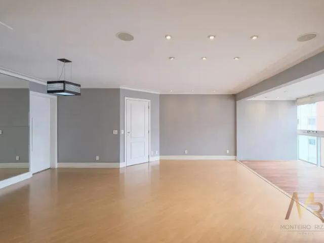 Apartamento na Vila Olímpia de 125m², 3 suítes com varanda integrada a sala!