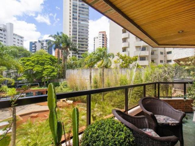 Apartamento na Vila Andrade à venda 176m², 4 dorms,3 suítes, e 3 vagas