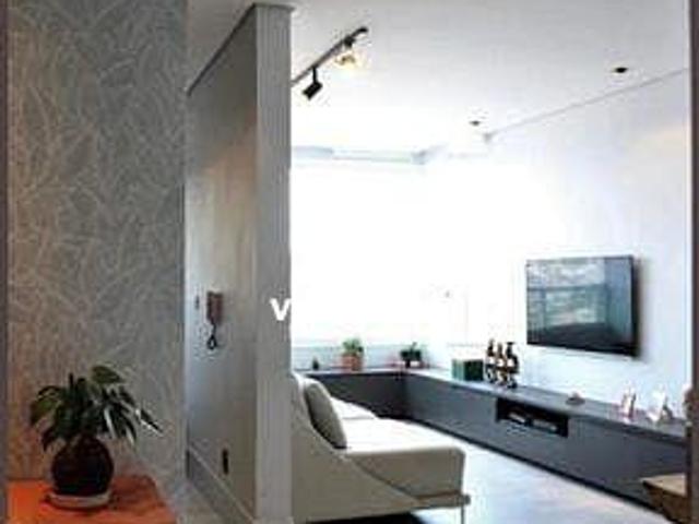 Apartamento na Vila Romana com 2 dormitórios, 1 suíte. 2 vagas de garagem determinadas e varanda no