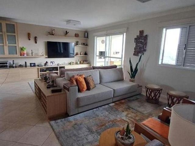 Apartamento na Vila São Francisco 135m², 3 suítes, 3 vagas, varanda gourmet