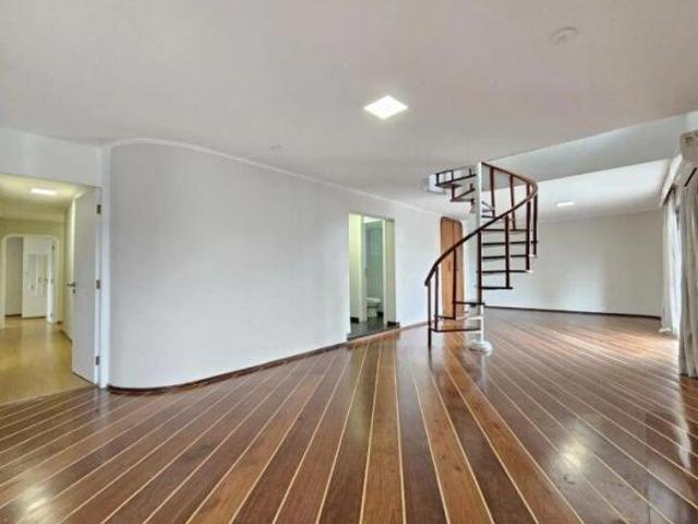 Apartamento na Vila Uberabinha – 331m² com 4 Dormitórios, 4 Suítes e 3 Vagas de Garagem