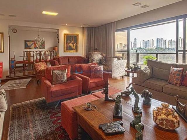 Apartamento na Aclimação 215 m² 4 Dormitórios 3 Vagas