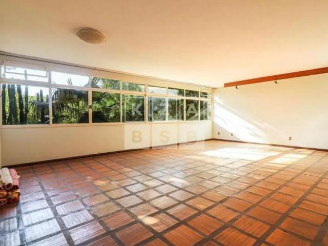 Apartamento na Asa Sul! 197m² 5 quartos 2 vagas SQS 309