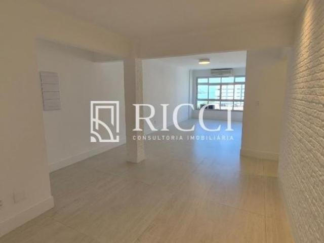Apartamento na Aparecida, 3 quartos sendo 1 suíte e vista mar