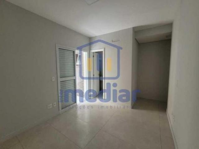 Apartamento na Aparecida, com 82m², 100 m da praia, 2 suítes e 1 vaga demarcada