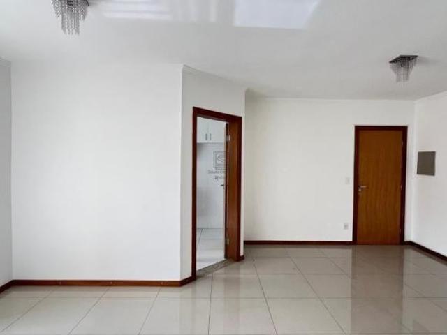 Apartamento na área central de Poços de Caldas, 3 quartos, 2 vagas