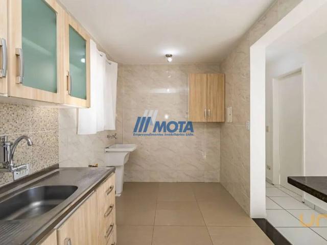 Apartamento na Atílio Brunetti Capão Raso Curitiba PR, aluguel por R$ 2.000