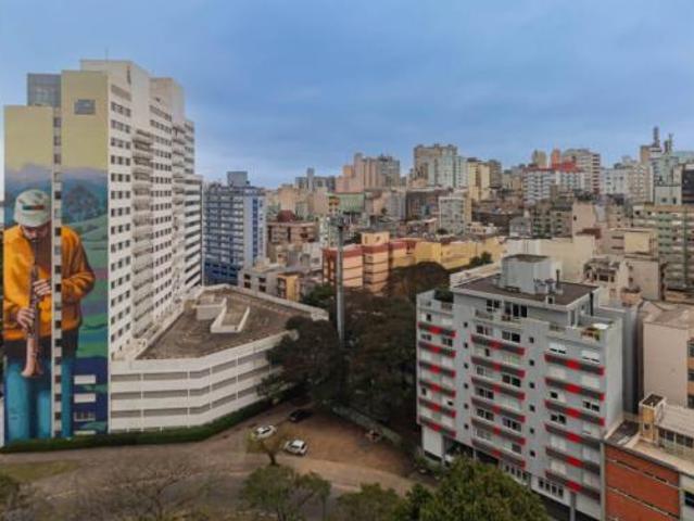 Apartamento na Av João Pessoa, 03 dormitórios