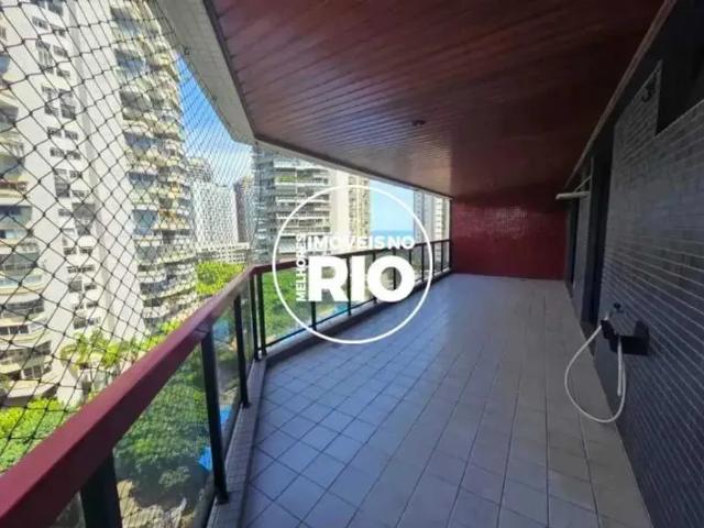 Apartamento na Barra da Tijuca à venda