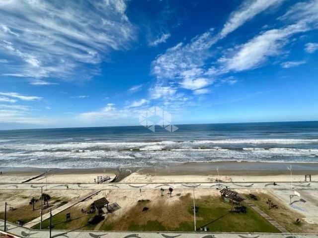 Apartamento na Beira Mar com 03 dormitórios, vista Mar, mobiliado e decorado, no bairro Centro, em C