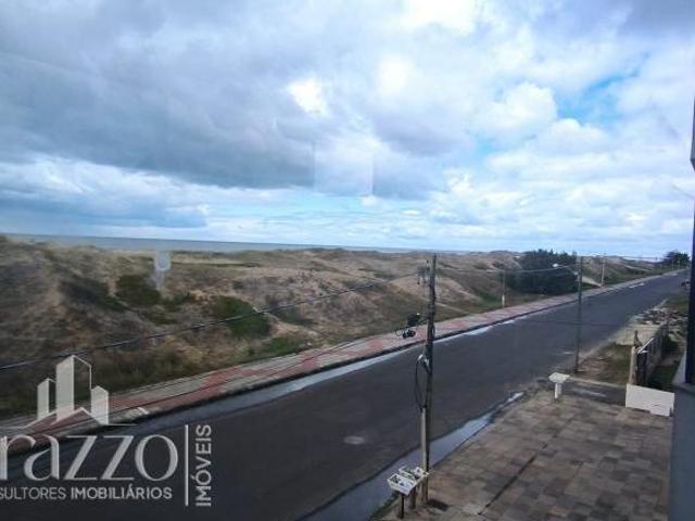 Apartamento na Beira Mar com 3 Dormitórios