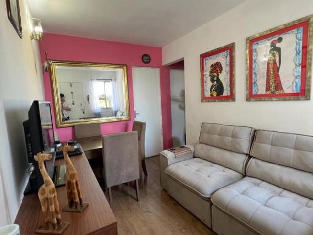 Apartamento na Cidade Ademar
