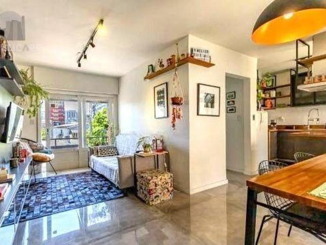 Apartamento na Cidade Baixa de 1 dormitório e dependência REFORMADO