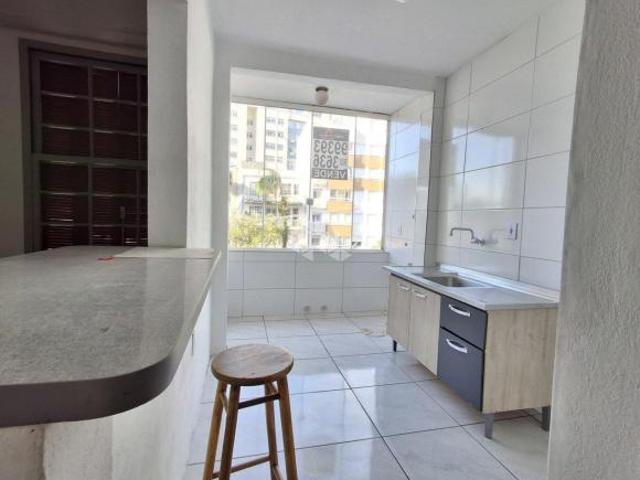 Apartamento na Cristóvão Colombo 2 quartos com sacada