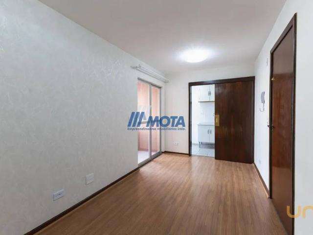 Apartamento na dos Funcionários Cabral Curitiba PR, aluguel por R$ 2.400