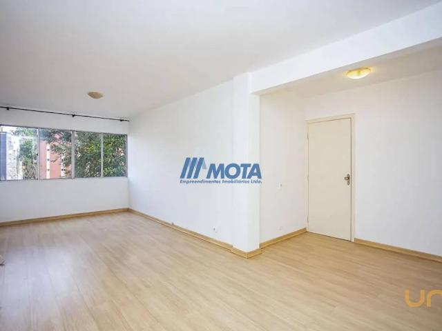 Apartamento na Emílio Cornelsen Ahú Curitiba PR, aluguel por R$ 2.300