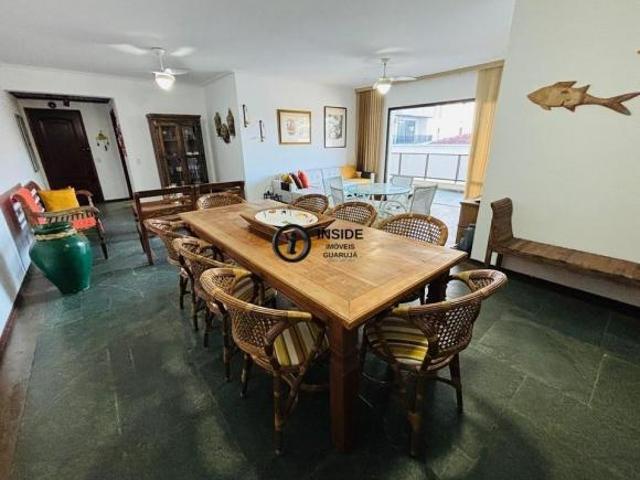 Apartamento na enseada com 3 quartos e 2 vagas