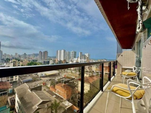 Apartamento na Enseada reformado com vista mar