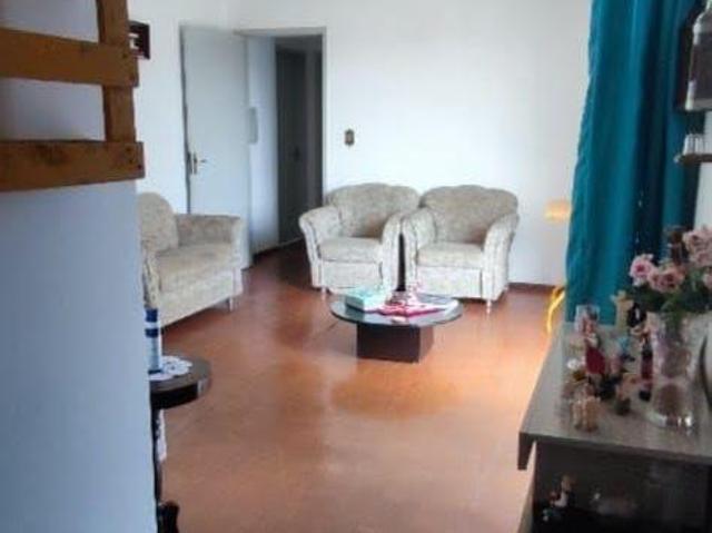 Apartamento na galeria Mainardi em Camobi 2 dormitórios com dependência, 1 vaga