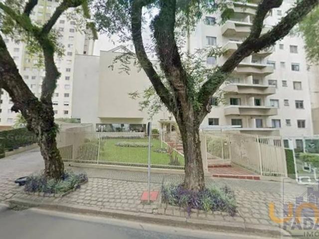 Apartamento na Guilherme Pugsley Água Verde Curitiba PR, aluguel por R$ 2.500