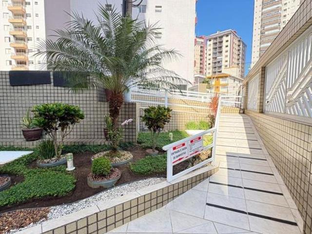 Apartamento na Guilhermina com vista parcial para o mar em Praia Grande SP