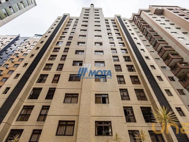 Apartamento na Lamenha Lins Centro Curitiba PR, aluguel por R$ 1.700