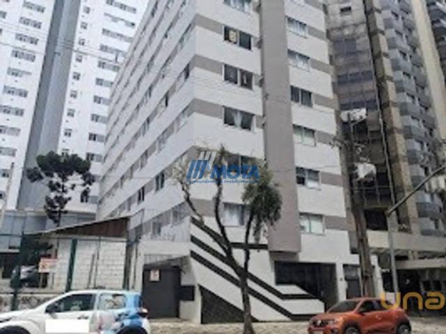 Apartamento na Lamenha Lins Centro Curitiba PR, aluguel por R$ 1.900