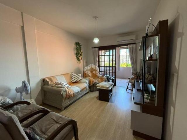 Apartamento na Marechal Floriano e com 02 dormitórios