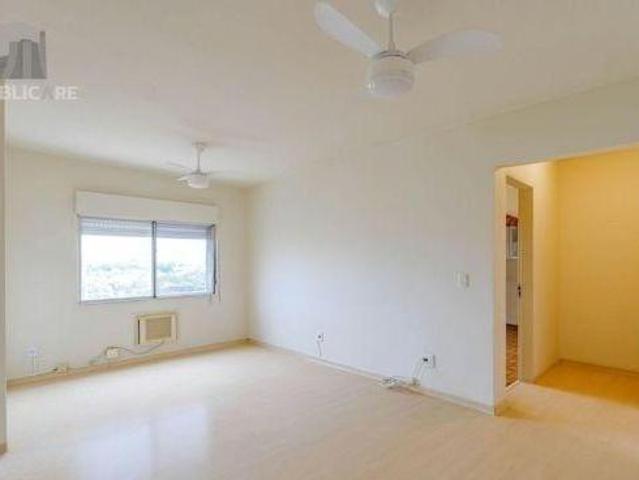 Apartamento na Medianeira de 2 dormitórios e vaga DESOCUPADO