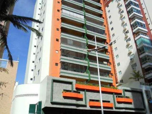 APARTAMENTO NA MELHOR LOCALIZAÇÃO DE BALNEÁRIO CAMBORIÚ ENTRE SHOPPING E CALCADÃO !