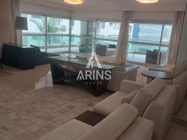 Apartamento na Orla da Praia com Vista Mar com 4 Suítes e 4 Vagas no Gonzaga