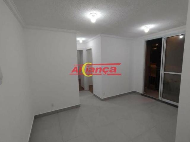 Apartamento na Penha de 2 Dormitórios com Sacada